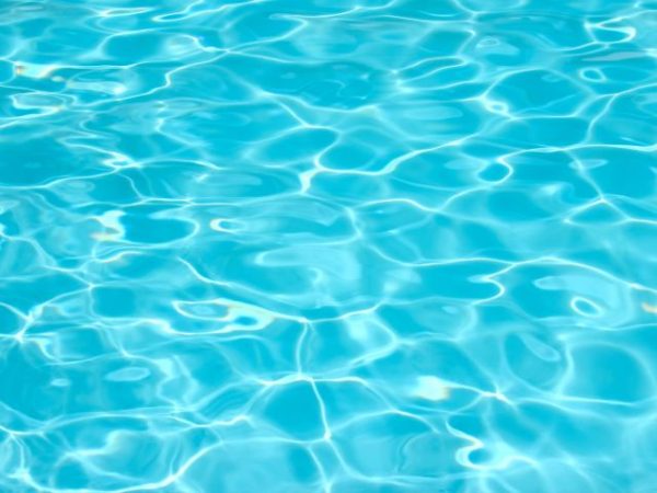 Saltwater Pool vs. Chlorine Pool - Flow Pool Services